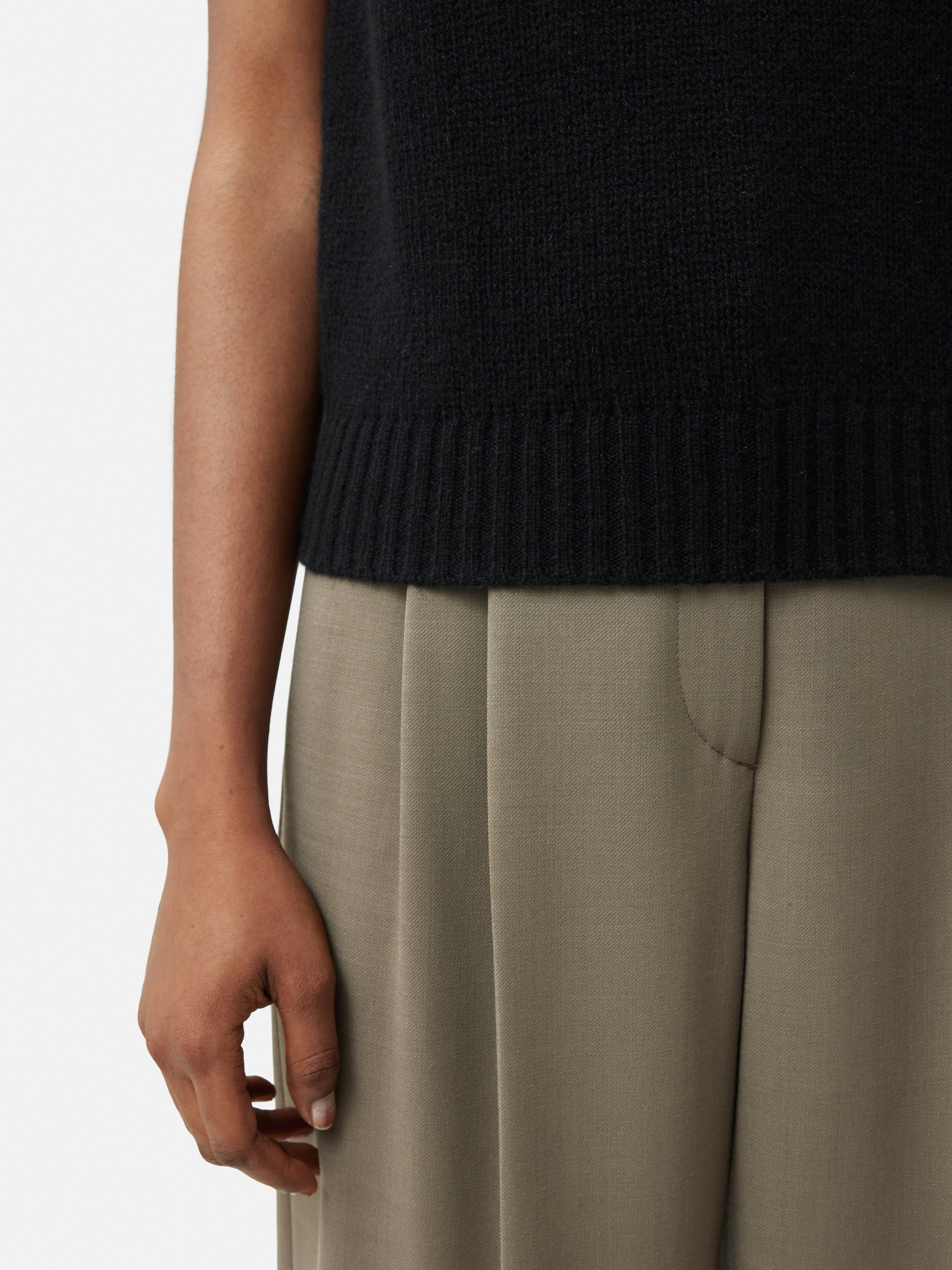 Cashmere Crew Neck Tank | Black – Jigsaw