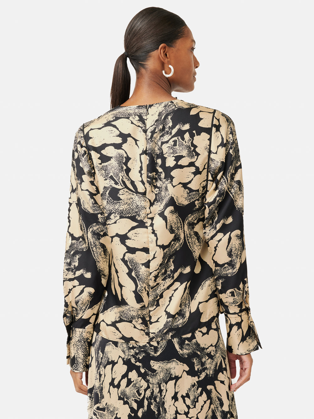 Ink Wave Silk Twill Top | Monochrome – Jigsaw