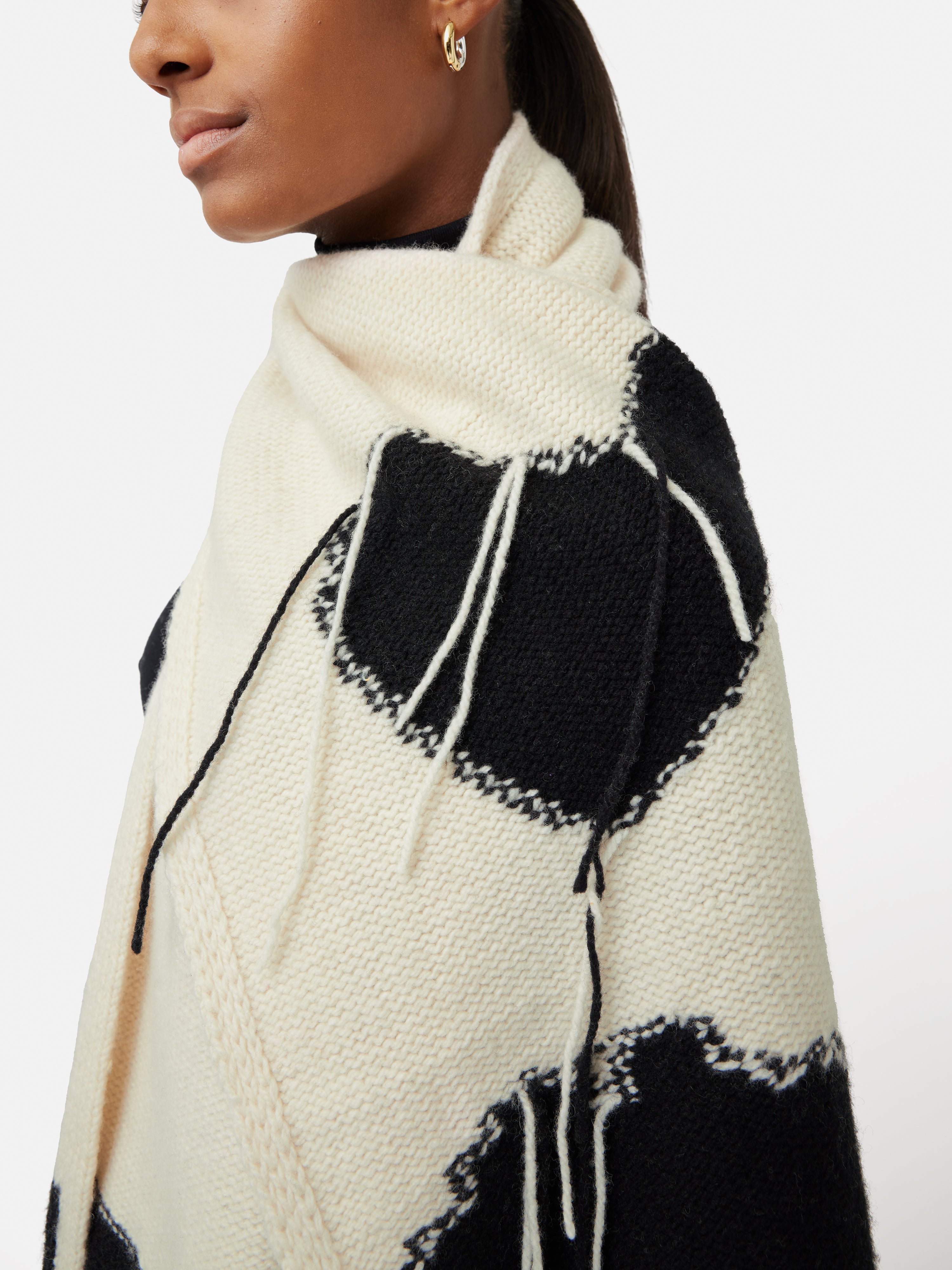 Floral Intarsia Scarf | Monochrome – Jigsaw