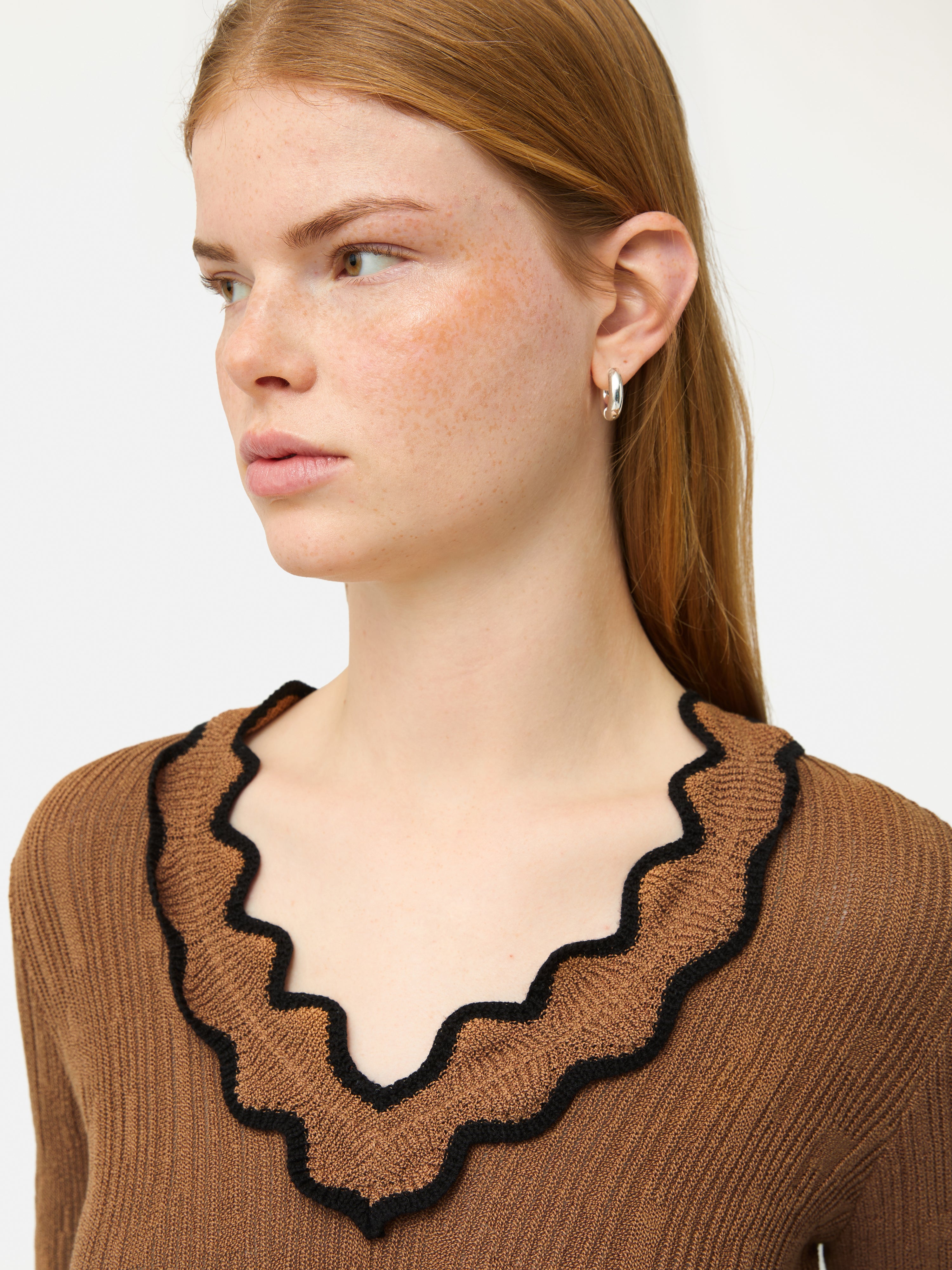 Scallop Textured Rib Top | Brown – Jigsaw