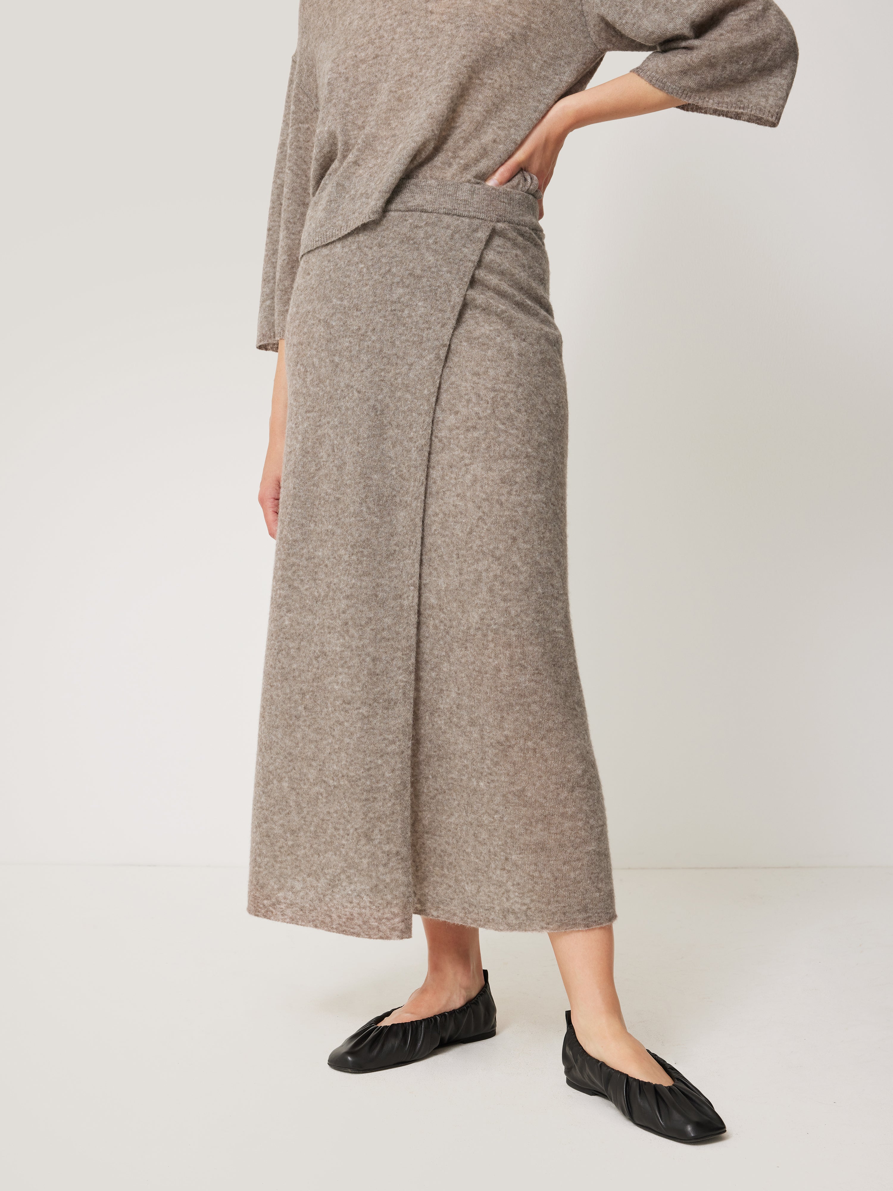 Soft Gauzy Knit Skirt | Taupe – Jigsaw