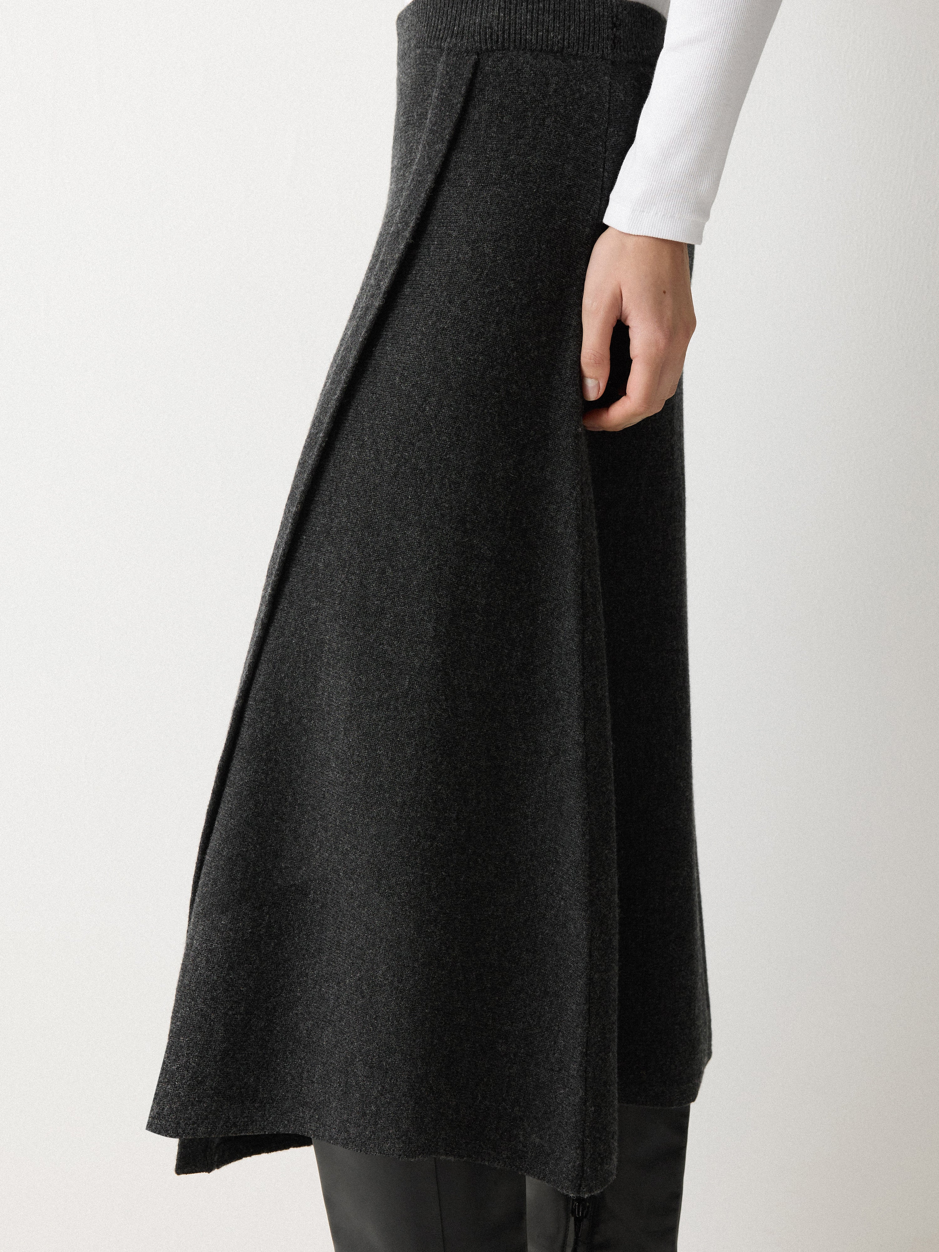 Overlap Seam Detail Skirt | Charcoal – Jigsaw